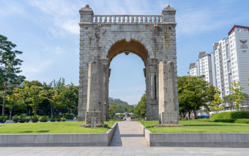 Dongnimmun Gate (Independence Gate) - The Seoul Guide